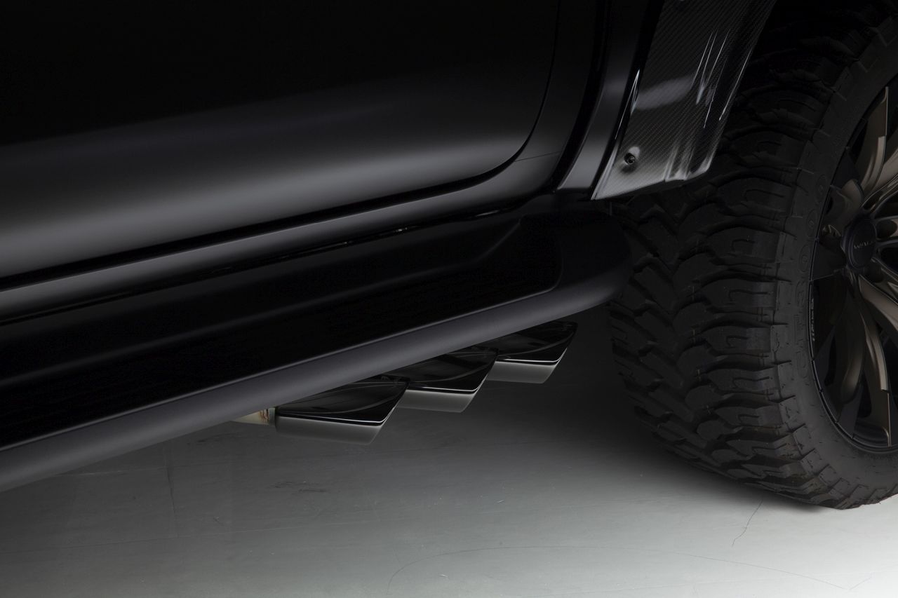 LandCruiserAdventureClub - Hilux REVO w wersji Black Bison od tunerów z ...