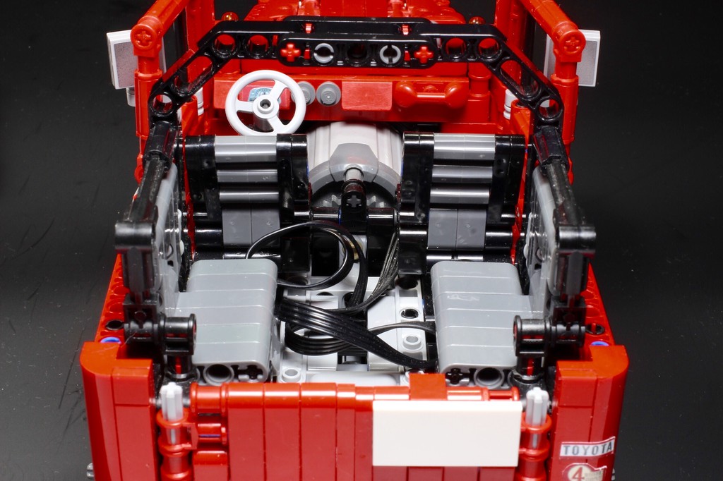 LandCruiserAdventureClub - Land Cruiser 40 z kloców Lego